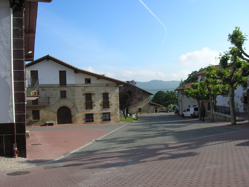 El valle de Sarabe, Laieneko Haitzak, y la ermita de Aitziber – El blog ...